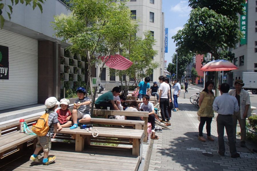 Connecting Public Spaces and Basins with Wood - The City at Eye Level